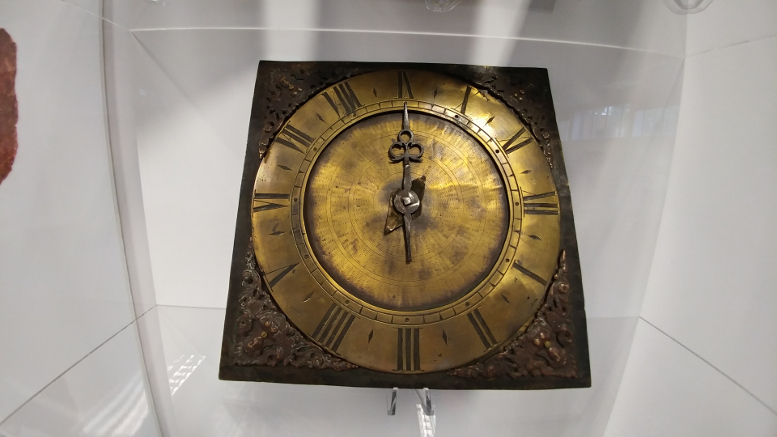 Oxfordshire Hook and Spike Clock